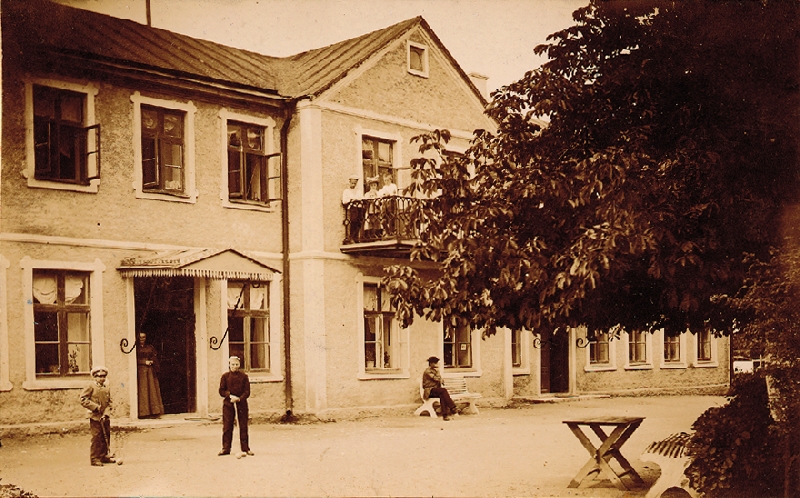 Foto. Bergfeldti mudaravila õu Haapsalus. - Ajapaik