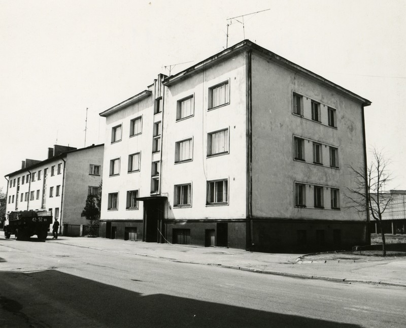 Pelgulinn: Telliskivi 11 elamu - Ajapaik