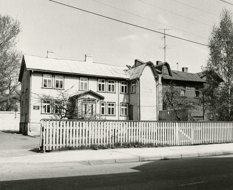 Pelgulinn: elamud Ristiku 42 ja - Ajapaik