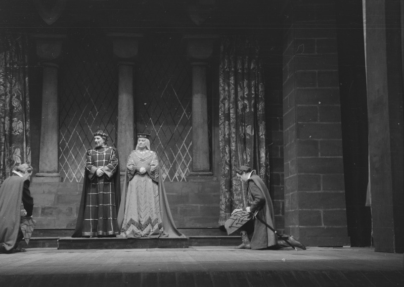 Hamlet, Teater Estonia, 1945, osades: – Armin Alla - Ajapaik