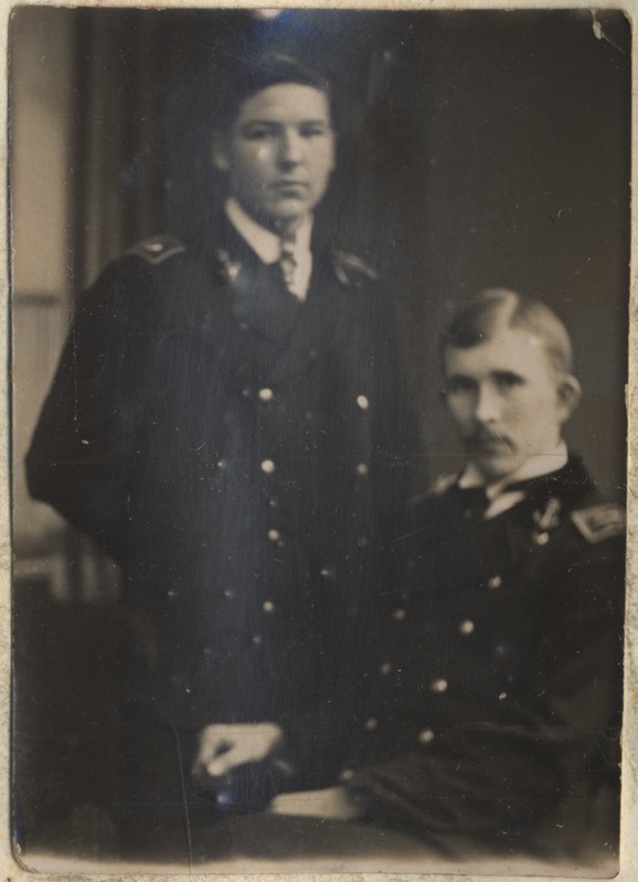 Andrei Erikson pidulikus vormis koos - Ajapaik