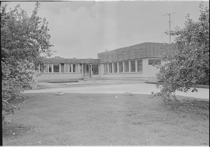 Uhtna kolhoosi uusehitusi – Enno Kapstas - Ajapaik