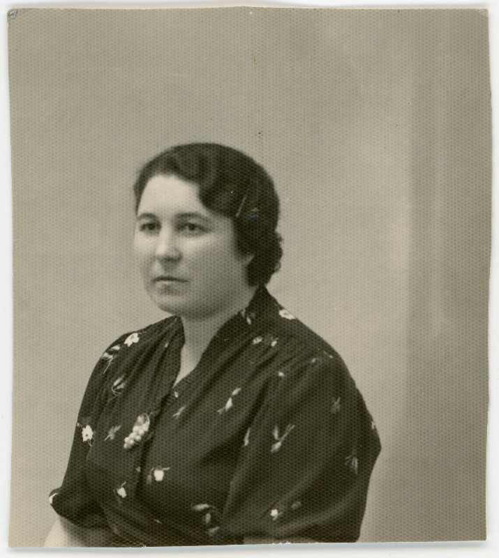 Julia Paluoja. Passitaotluse foto - Ajapaik