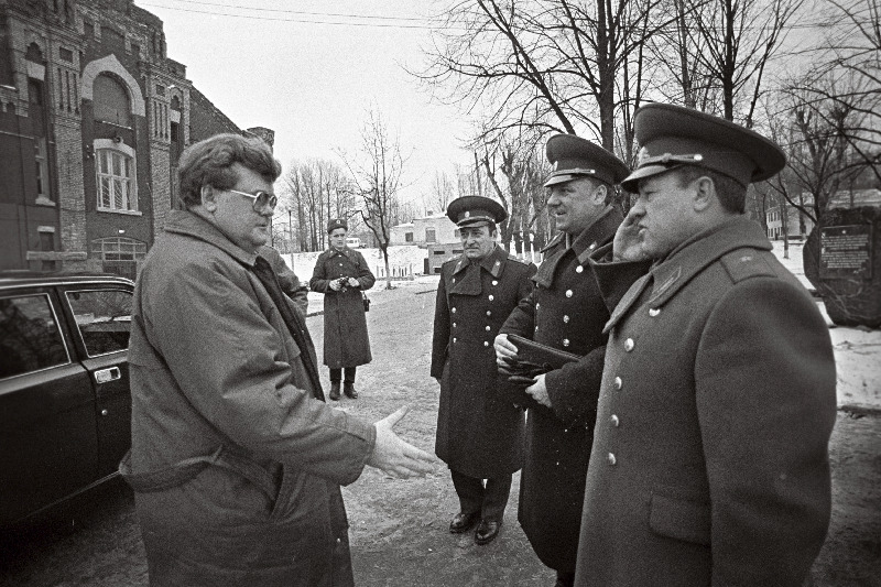Eesti Vabariigi valitsusjuht Edgar Savisaar – Tiit Veermäe - Ajapaik