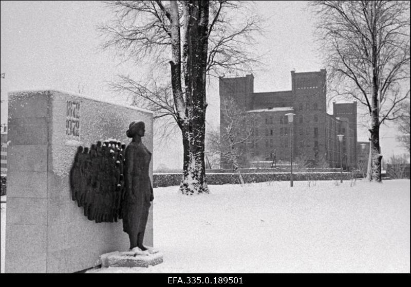 Kreenholmi streigi 100. aastapäevaks püstitatud – Gunnar Loss - Ajapaik