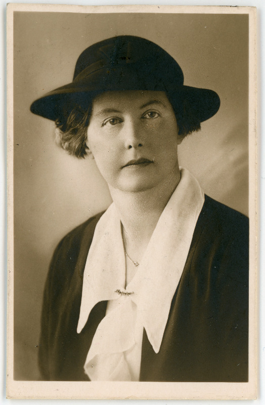 Gertrud-Adele Grube. Passitaotluse foto - Ajapaik