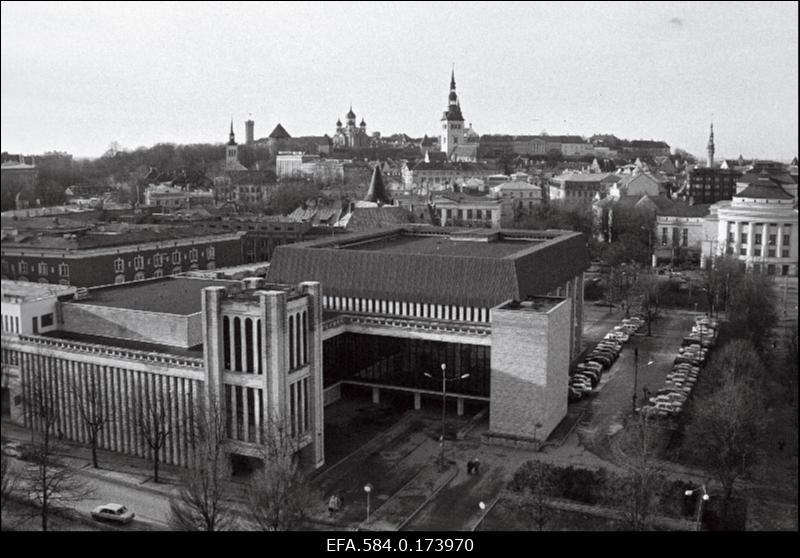 Vaade linnale Välisministeeriumi hoone katuselt. – Peeter Langovits ...