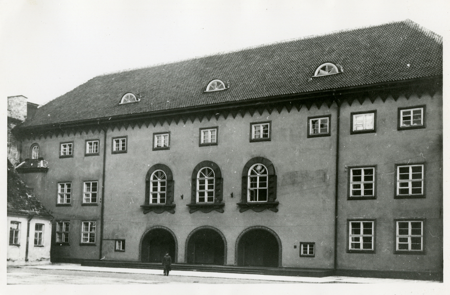 Riigikogu hoone, fassaadivaade. Arhitektid Herbert - Ajapaik