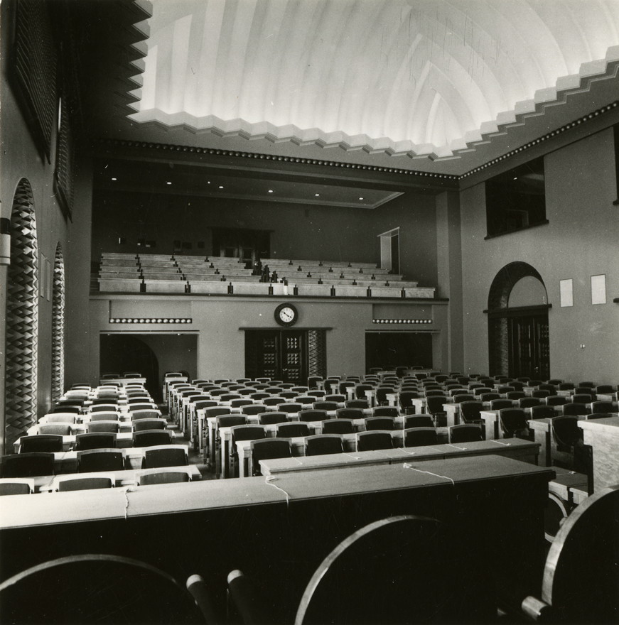 Riigikogu hoone, saalivaade. Arhitektid Herbert - Ajapaik