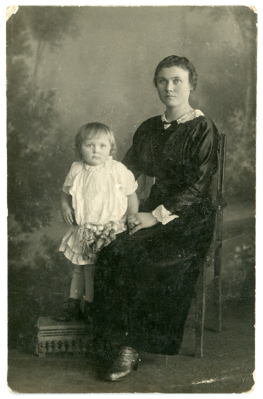 Selma ja Leone Hanseni stuudiofoto - Ajapaik