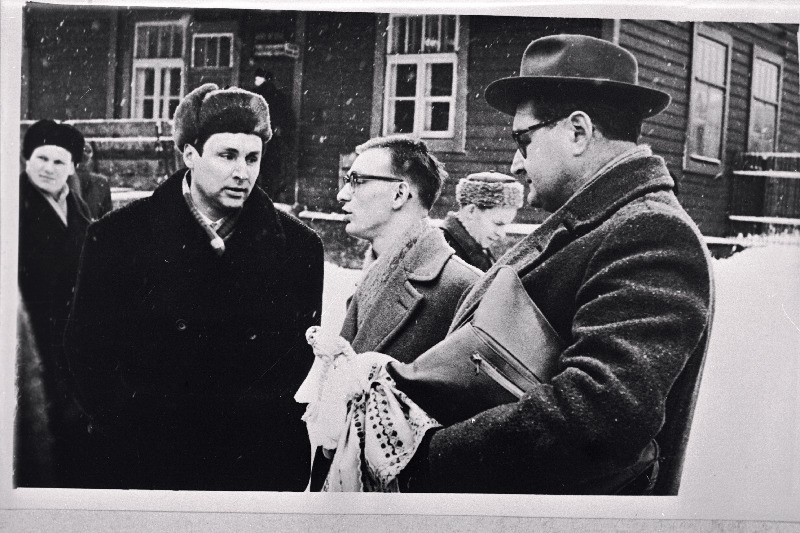 TRÜ korvpallinaiskonna treener E. Naarits, – Kaljo Raud - Ajapaik