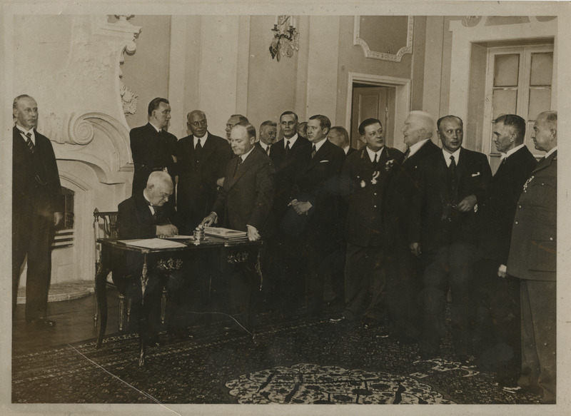 Jüri Uluots vastuvõtult riigivanema juures - Ajapaik