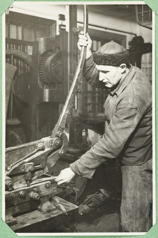 Tallinn-Väike teejaoskond. Pleki lõikamine teejaos - Ajapaik