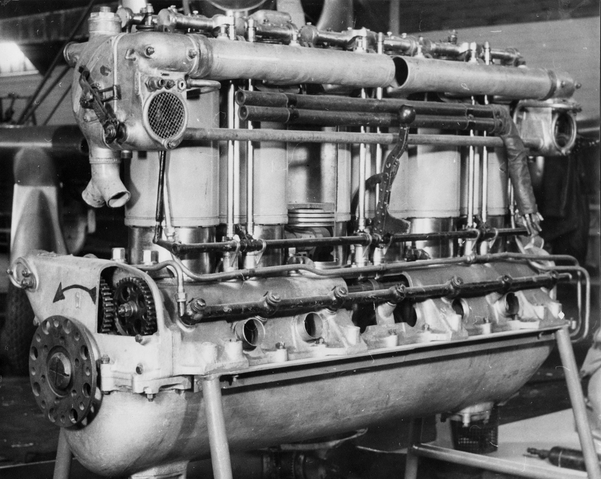 Flygmotor Maybach IVa, tillverkad 1921, – Okänd fotograf - Ajapaik
