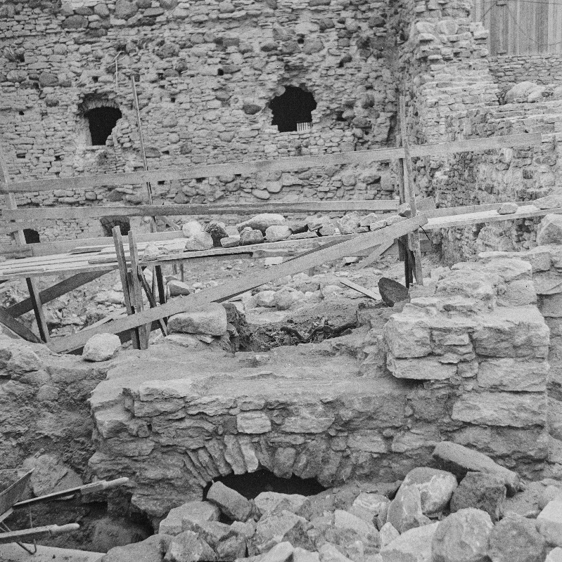 Padise klooster. W-vaade läänetiiva siseseinale – Villem Raam - Ajapaik