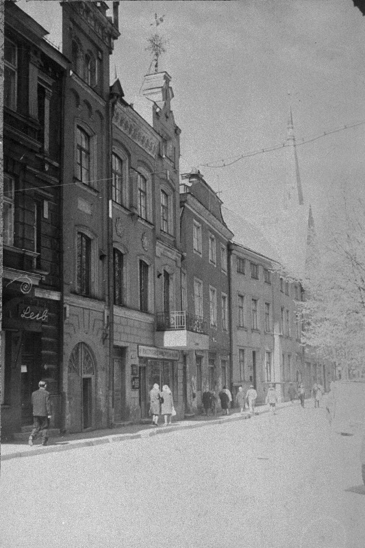 Vaade Pikale tänavale; rõduga hoone – Karl Laane - Ajapaik