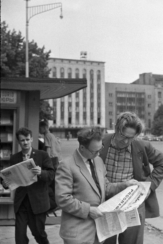 Kunstnikud Enn Roos ja Aleksander – Valdur-Peeter Vahi - Ajapaik