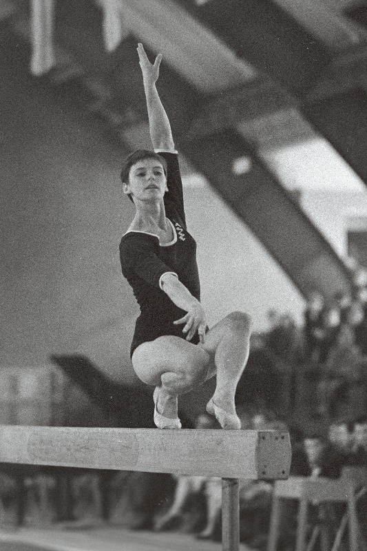 Võimleja Merike Viirlaid sooritamas – Gunnar Vaidla - Ajapaik