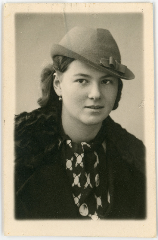 Margarete-Helene-Alma Peetz. Passitaotluse foto - Ajapaik
