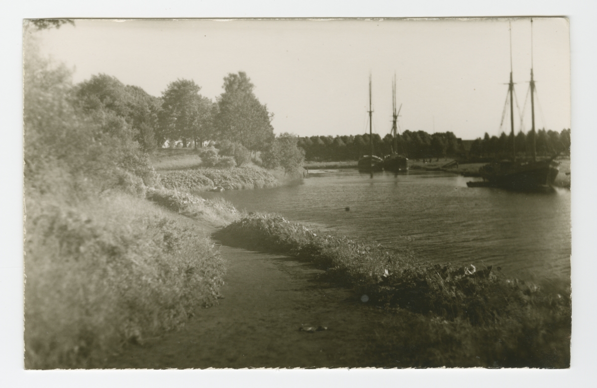Fotopostkaart. Vaade Pärnu Vallikraavis (Talvesada - Ajapaik