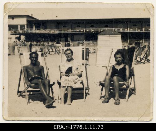 Raimond Valgre with mother Linda - Ajapaik