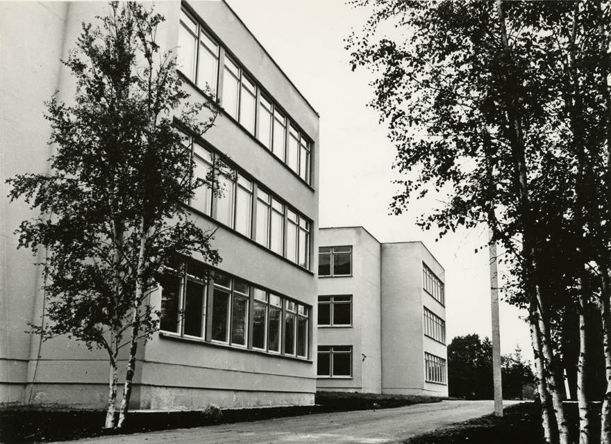 Taebla keskkool, külgvaade. Arhitekt Maire - Ajapaik