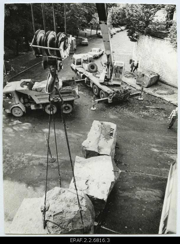 Toompea barricades during August Push. - Ajapaik