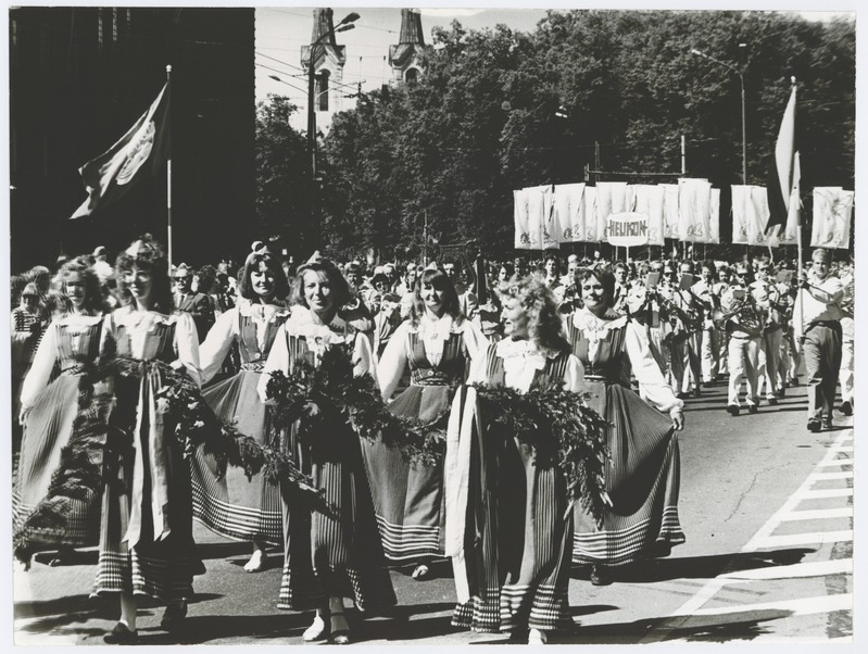 Singing party train on the – Leppikson, Harald - Ajapaik