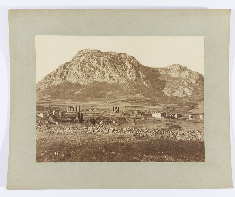 Vaade ajaloolisele Korintose akropolile, ees – Tundmatufotograaf - Ajapaik