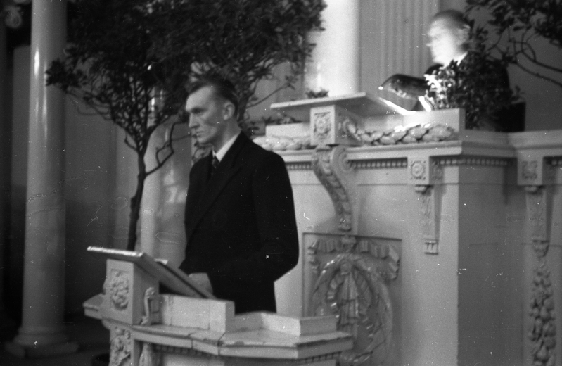 Jüri Saarma ja mees kõnepuldis – Elmar Kald - Ajapaik