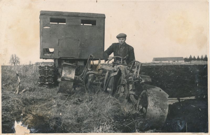 Foto. ETA kogu. Uudismaa künd – V. Samusenko - Ajapaik