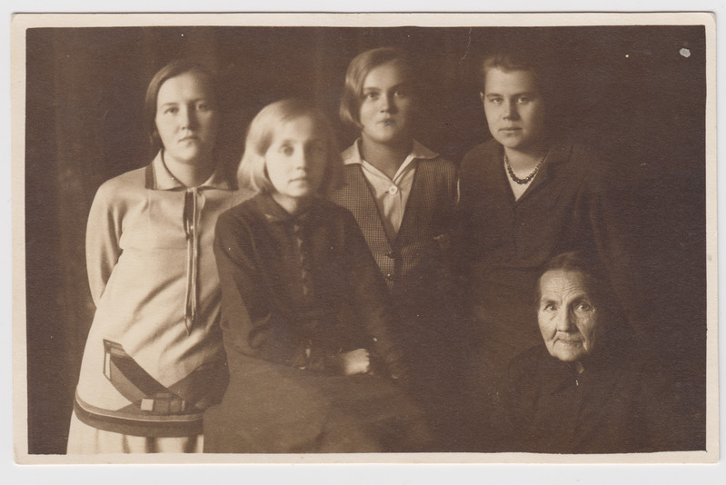 Kirjanik Reinhold Kamseni perekond, Põltsamaa - Ajapaik