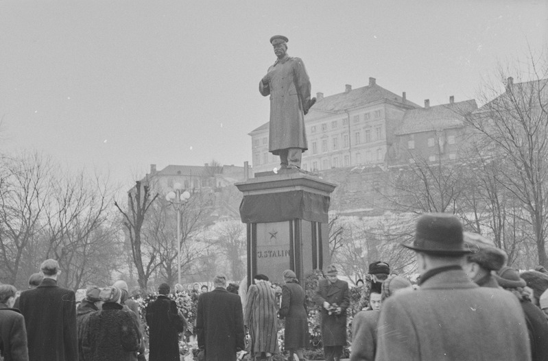Lein Tallinnas Stalini surma puhul. – Laine Kütt - Ajapaik