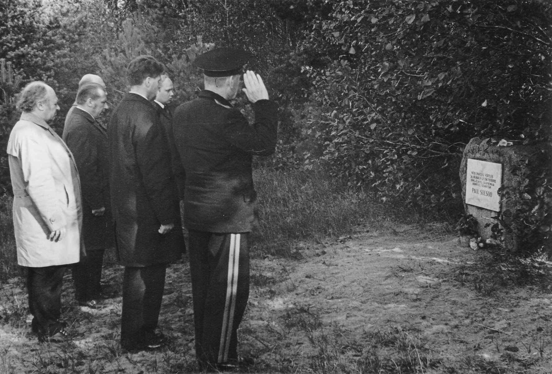 Paul Soesoo mälestuskivi juures - Ajapaik