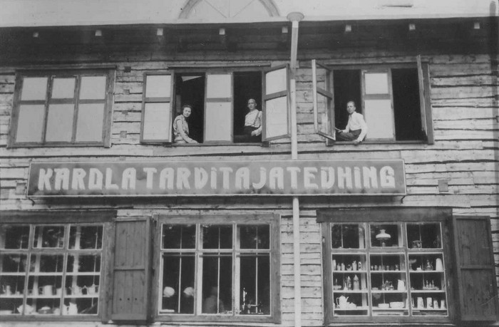 Kärdla Tarvitajate Ühisuse hoone - Ajapaik