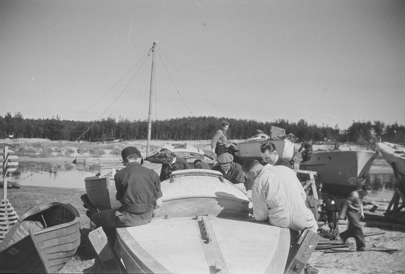 Kalevi jahtklubi juures purjepaatide korrastamine – Gunnar Vaidla - Ajapaik