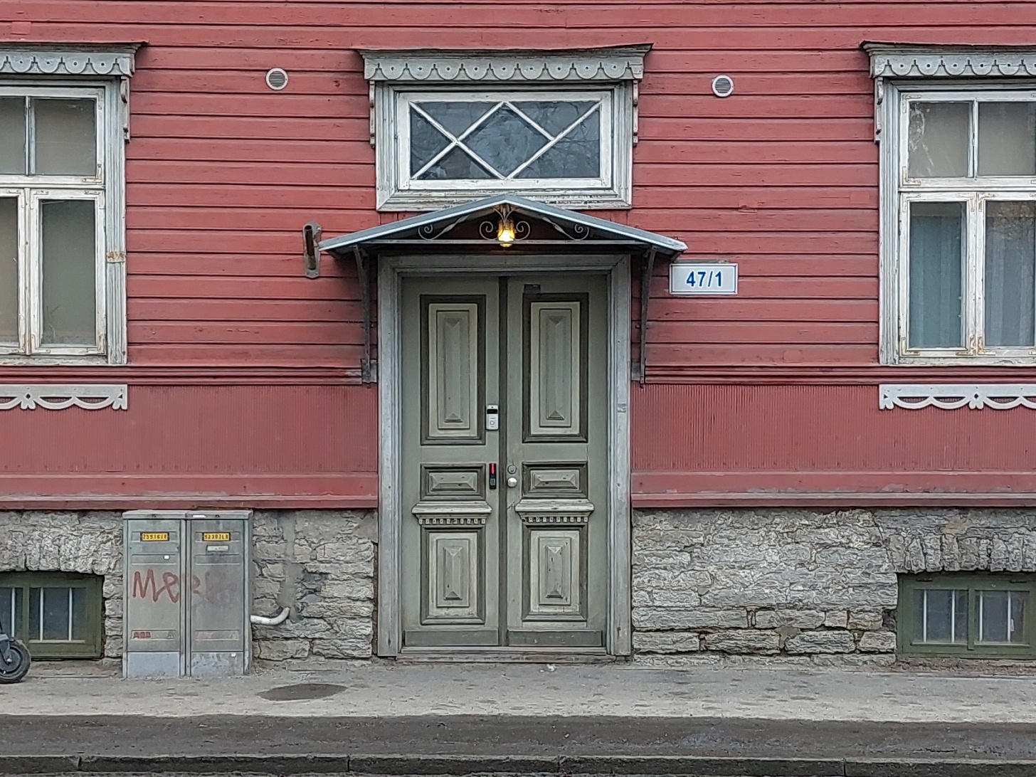 Pelgulinn: Ristiku 47 elamu välisuks – Ann Tenno - Ajapaik