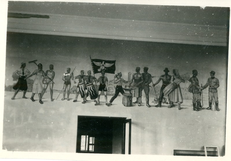 Foto. Eesti Panga hoone seinamaal. - Ajapaik