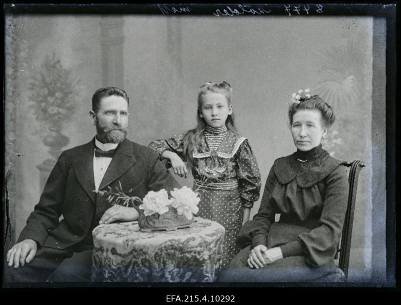 Perekond Mölder. – Jaan Riet - Ajapaik