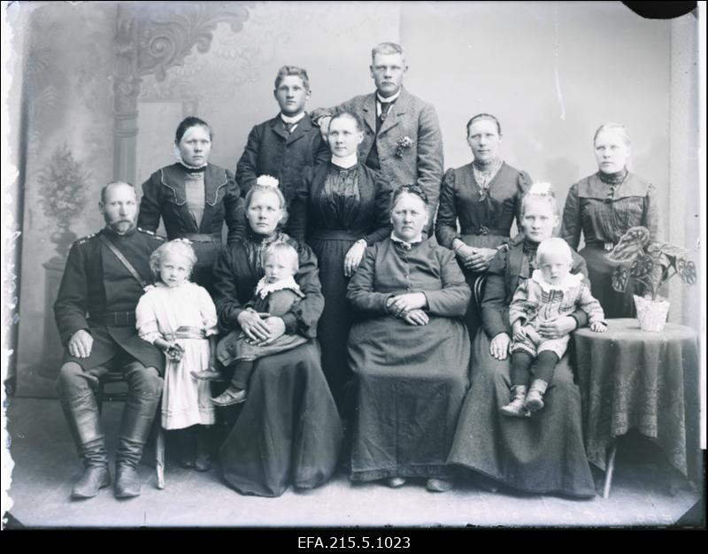 Perekond Laiduner. – Jaan Riet - Ajapaik