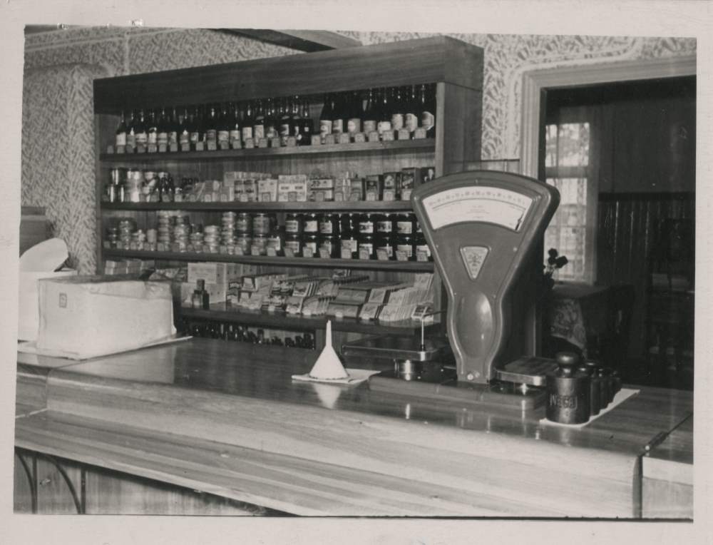 Foto. Uus toiduainete kauplus nahavabrikus - Ajapaik