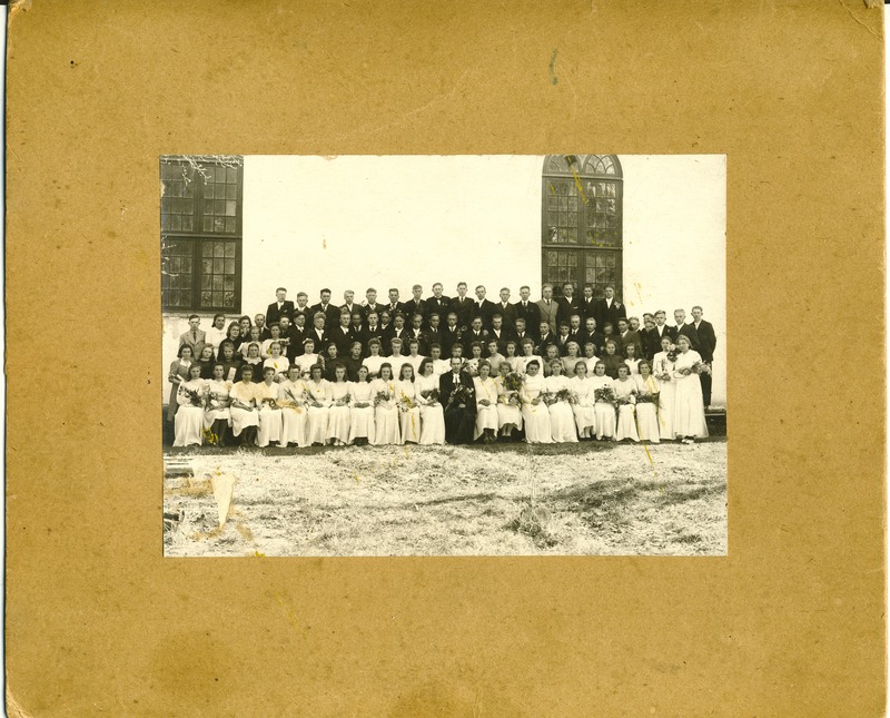 Leerilapsed Loksa kiriku juures, arvatavasti - Ajapaik