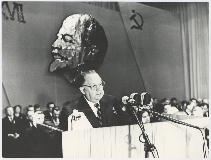 EKP XVII kongress. Esineb EKP – ETA - Ajapaik