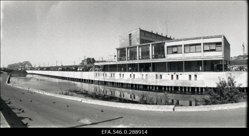 [Vilniuse linn Nerise jõe kaldal.] – Harald Leppikson - Ajapaik