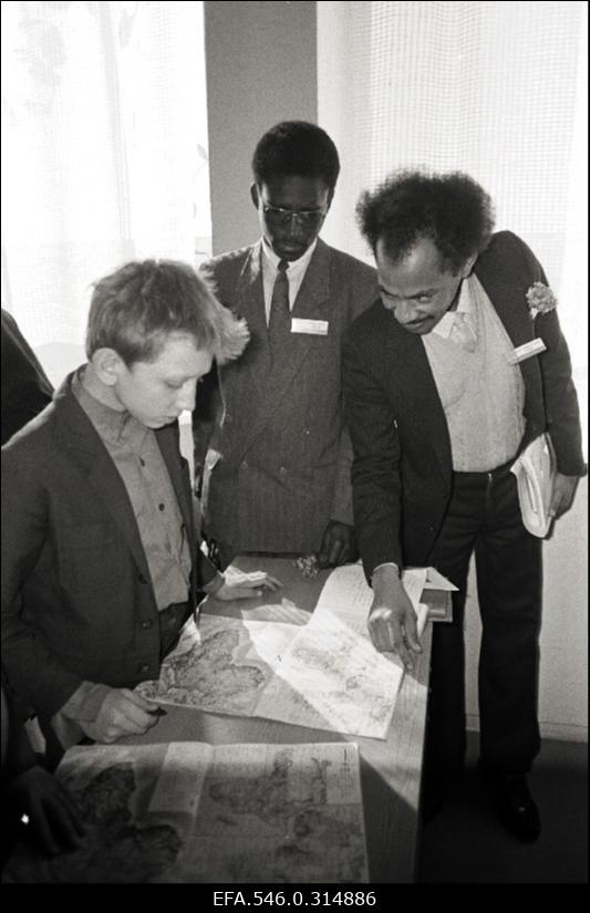 Välismaalaste delegatsiooni külaskäik ühte Eesti – Harald Leppikson ...