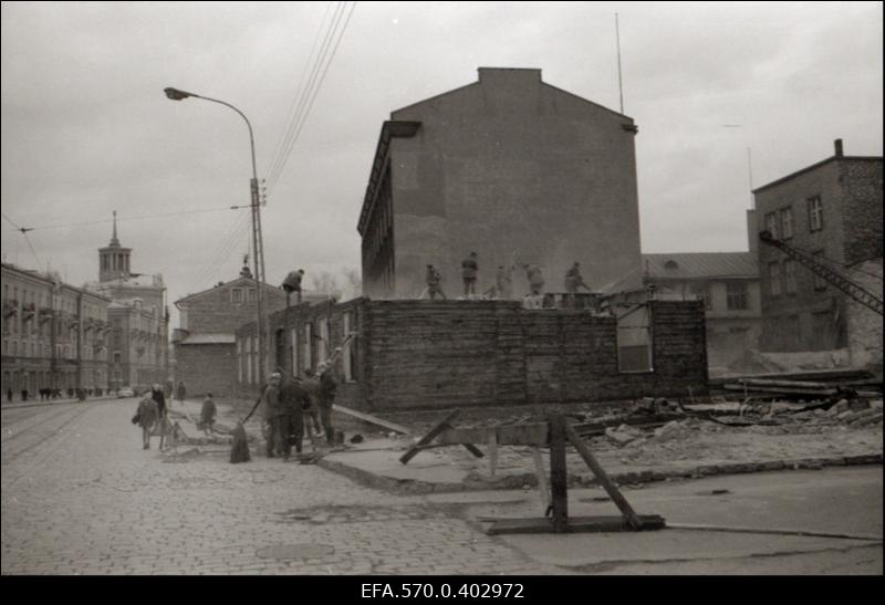 Tartu maantee ja Kreutzwaldi tänava – Hans Võrk - Ajapaik