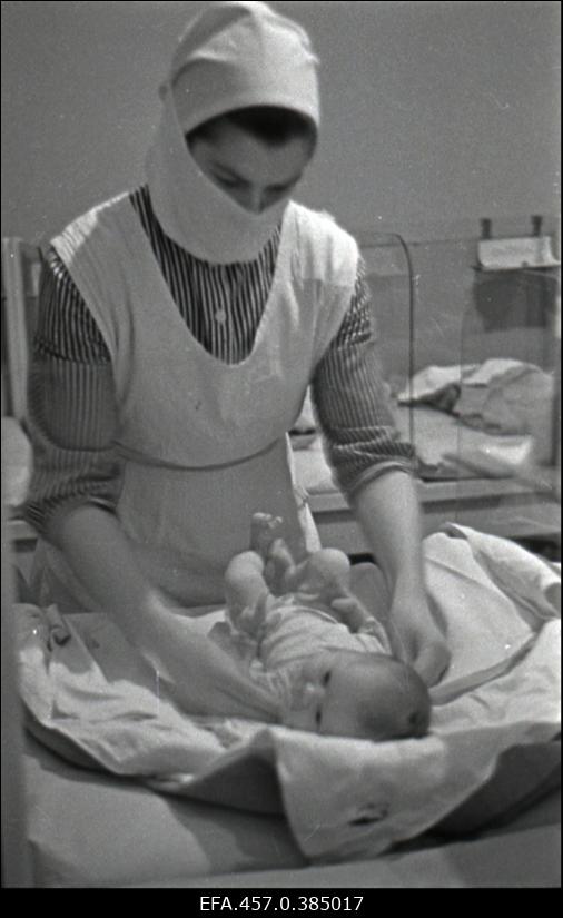 Imiku mähkimine Tallinna I Sünnitusmajas – Kalju Suur - Ajapaik
