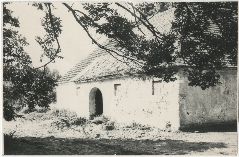 Arvatavasti mõne mõisa abihoone - Ajapaik