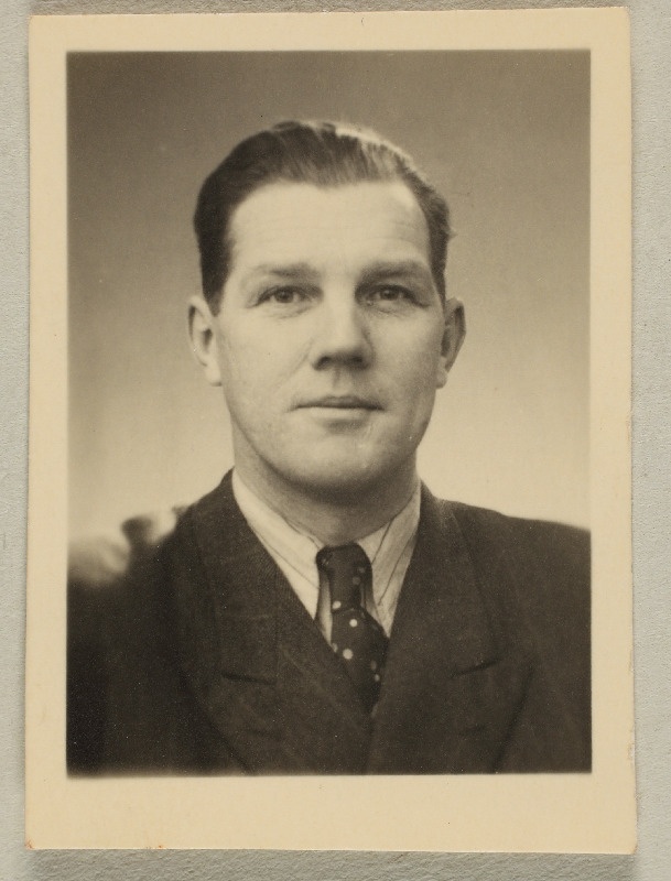 Boris Parvingi dokumendifoto - Ajapaik