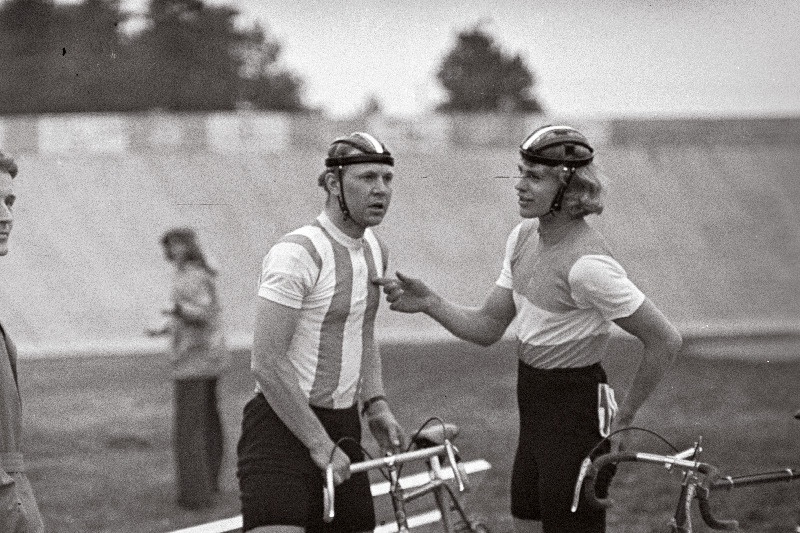 Tehase "Punane Ret" auhinnavõistlustel jälitussõid – Toomas Aring - Ajapaik